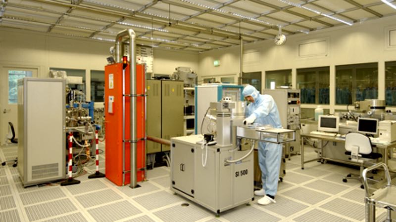 AMC monitoring in fabs with spectroscopic methods