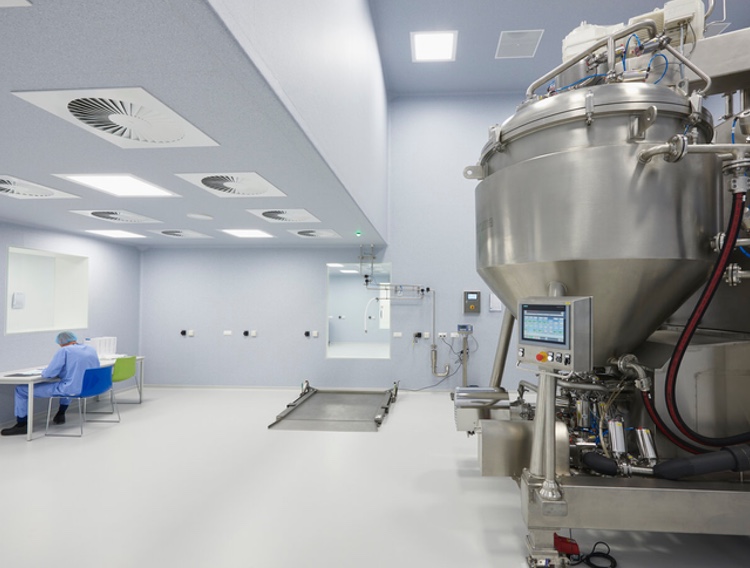 RIVA system compounds sterile preparations with minimal contamination