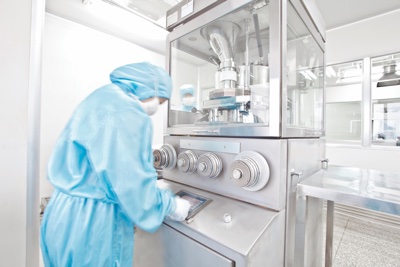 Design of cleanroom equipment to achieve particle control