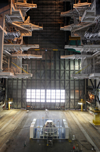 NASA assembles Mars vehicle in cleanroom